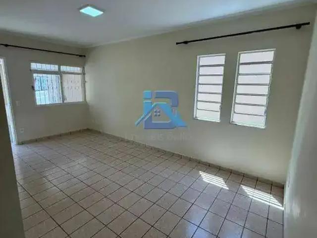 Casa / Sobrado para Locação em Itatiba/SP Centro 2 Quartos
