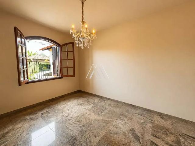 Casa / Sobrado para Locação em Itaúna/MG Centro 3 Quartos