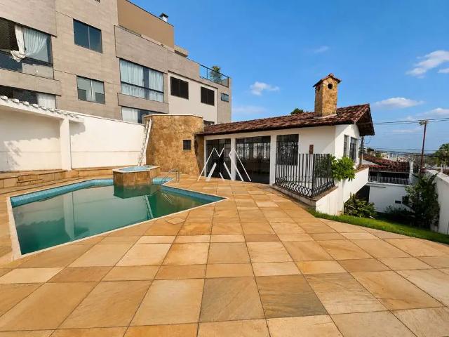 Casa / Sobrado para Locação em Itaúna/MG Cerqueira Lima