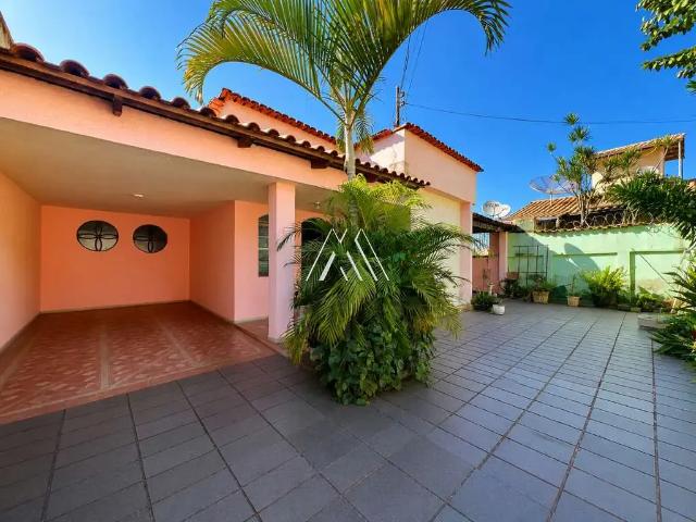 Casa / Sobrado para Locação em Itaúna/MG Cerqueira Lima 4 Quartos