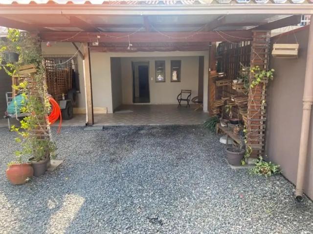 Casa / Sobrado para Locação em Joinville/SC Costa e Silva 2 Quartos
