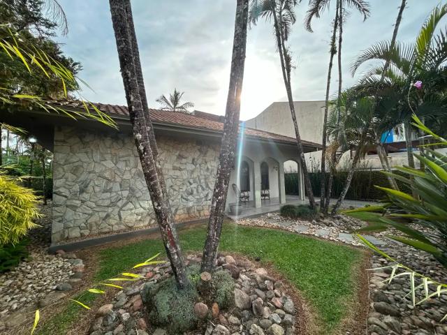 Casa / Sobrado para Locação em Joinville/SC Costa e Silva 3 Quartos