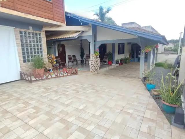 Casa / Sobrado para Locação em Joinville/SC Costa e Silva 3 Quartos