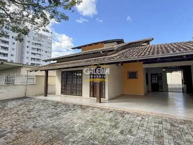 Casa / Sobrado para Locação em Joinville/SC América 4 Quartos