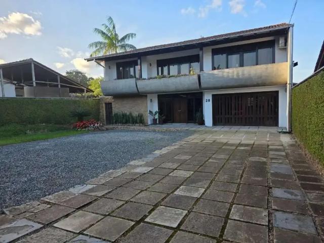 Casa / Sobrado para Locação em Joinville/SC América 3 Quartos