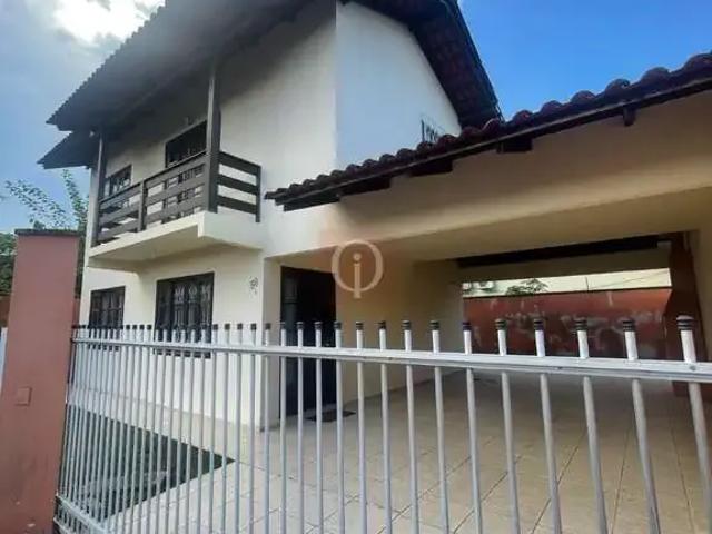 Casa / Sobrado para Locação em Joinville/SC América 3 Quartos