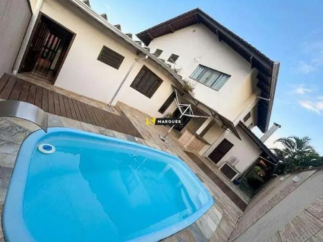Casa / Sobrado para Locação em Joinville/SC Anita Garibaldi 4 Quartos