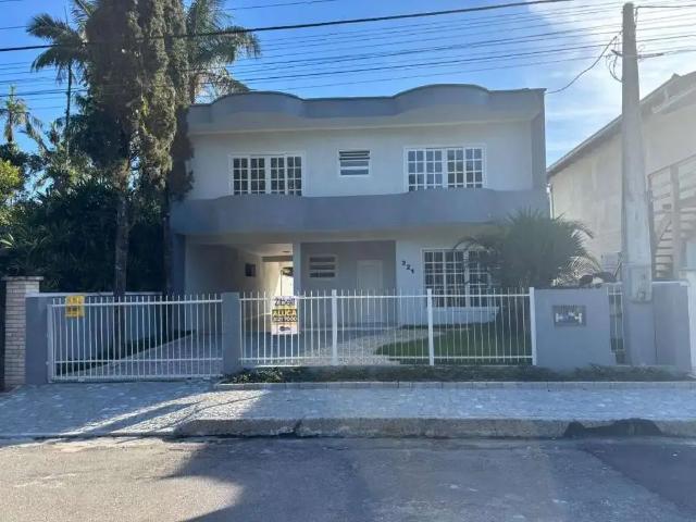 Casa / Sobrado para Locação em Joinville/SC Atiradores 4 Quartos