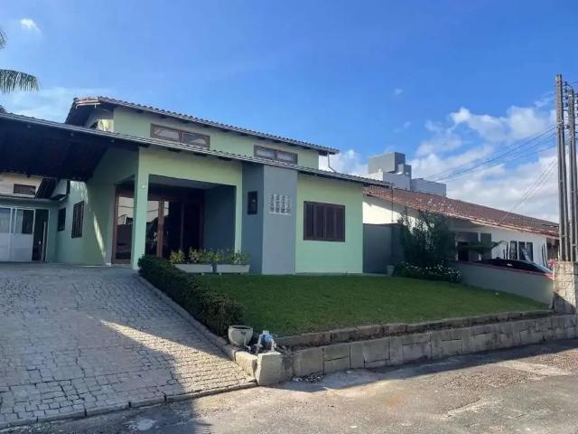 Casa / Sobrado para Locação em Joinville/SC Bom Retiro 4 Quartos