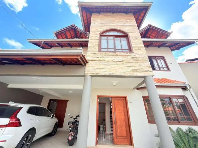 Casa / Sobrado para Locação em Joinville/SC Bom Retiro 4 Quartos
