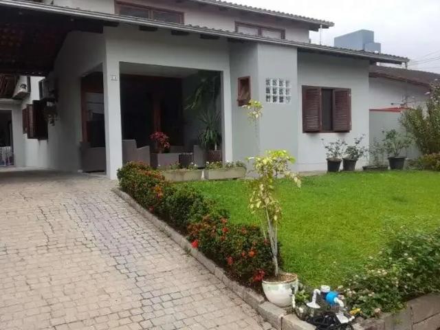 Casa / Sobrado para Locação em Joinville/SC Bom Retiro 4 Quartos