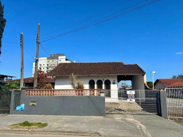 Casa / Sobrado para Locação em Joinville/SC Bom Retiro 3 Quartos