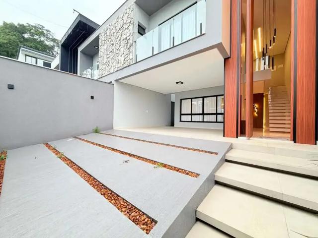 Casa / Sobrado para Locação em Joinville/SC Glória 3 Quartos