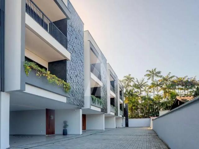 Casa / Sobrado para Locação em Joinville/SC Glória 3 Quartos