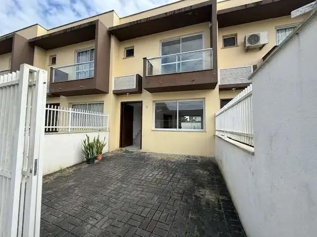 Casa / Sobrado para Locação em Joinville/SC Floresta 2 Quartos