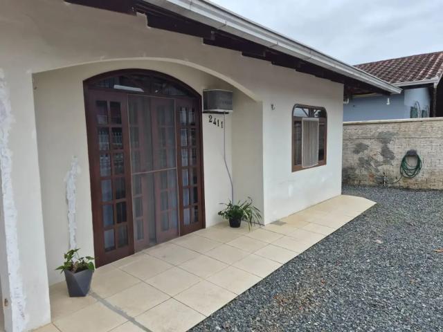 Casa / Sobrado para Locação em Joinville/SC Iririú 2 Quartos