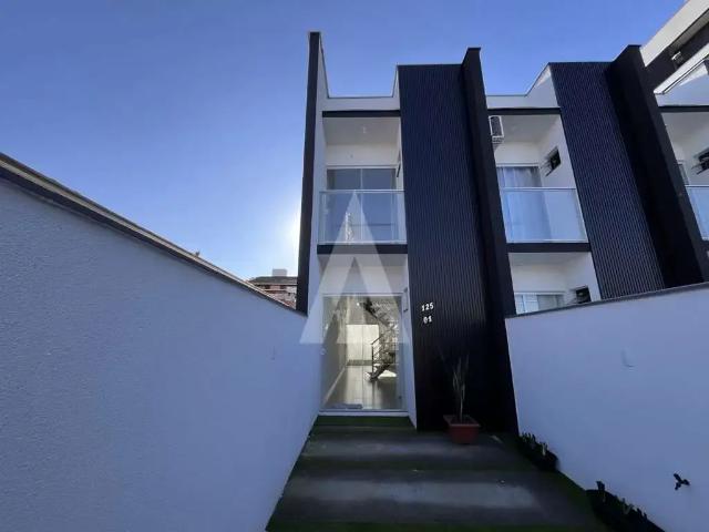 Casa / Sobrado para Locação em Joinville/SC Iririú 2 Quartos