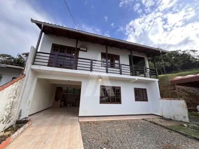 Casa / Sobrado para Locação em Joinville/SC Iririú 2 Quartos