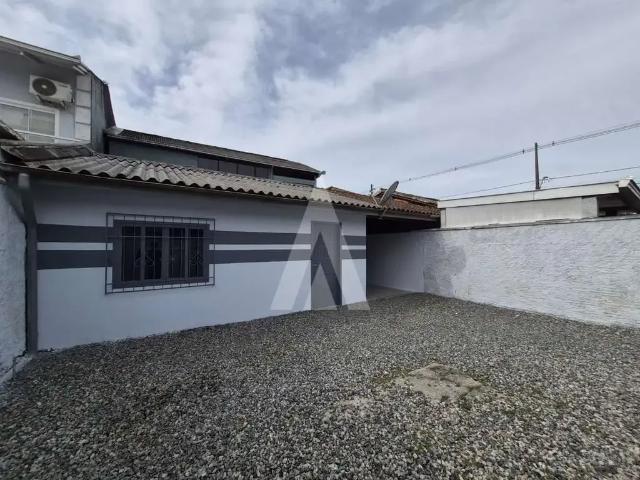 Casa / Sobrado para Locação em Joinville/SC Iririú 2 Quartos