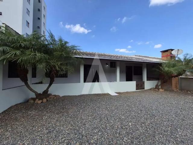 Casa / Sobrado para Locação em Joinville/SC Iririú 2 Quartos