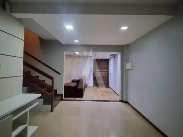 Casa / Sobrado para Locação em Joinville/SC Iririú 3 Quartos