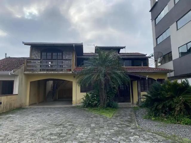 Casa / Sobrado para Locação em Joinville/SC Iririú 3 Quartos
