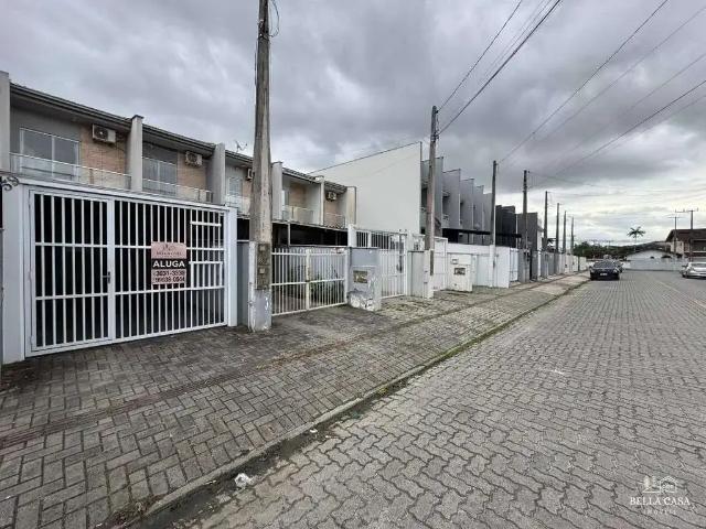 Casa / Sobrado para Locação em Joinville/SC Jardim Iririú 2 Quartos