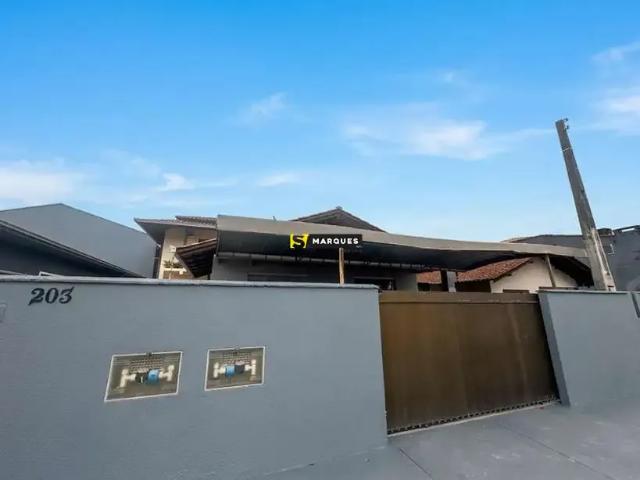 Casa / Sobrado para Locação em Joinville/SC Jardim Iririú 3 Quartos