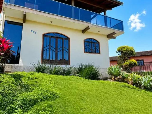 Casa / Sobrado para Locação em Joinville/SC Jarivatuba 4 Quartos