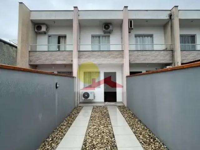 Casa / Sobrado para Locação em Joinville/SC Nova Brasília 2 Quartos