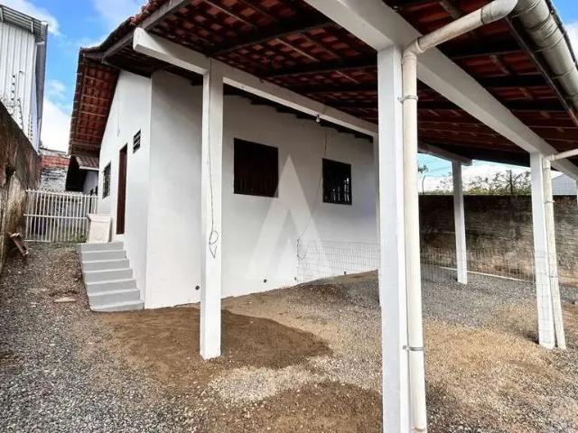Casa / Sobrado para Locação em Joinville/SC Nova Brasília 2 Quartos