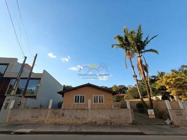 Casa / Sobrado para Locação em Joinville/SC Nova Brasília 3 Quartos