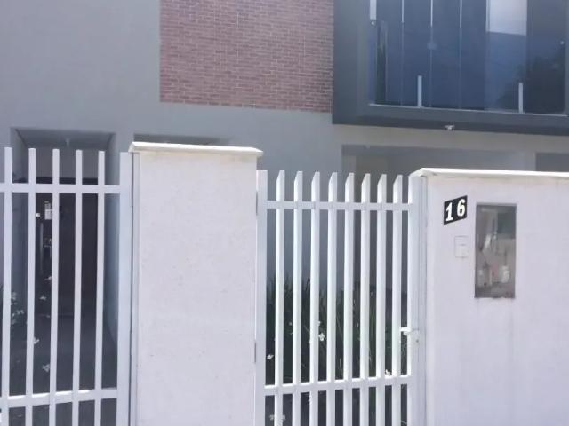 Casa / Sobrado para Locação em Joinville/SC Nova Brasília 3 Quartos