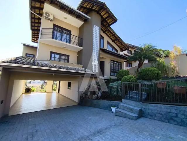 Casa / Sobrado para Locação em Joinville/SC Saguaçu 4 Quartos