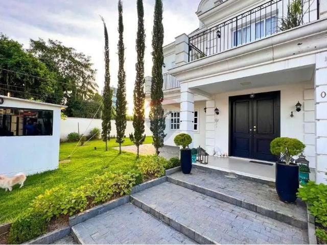 Casa / Sobrado para Locação em Joinville/SC Saguaçu 4 Quartos