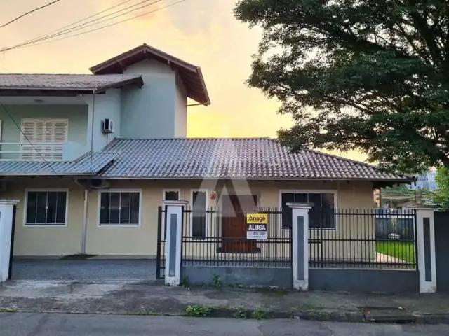 Casa / Sobrado para Locação em Joinville/SC Saguaçu 2 Quartos