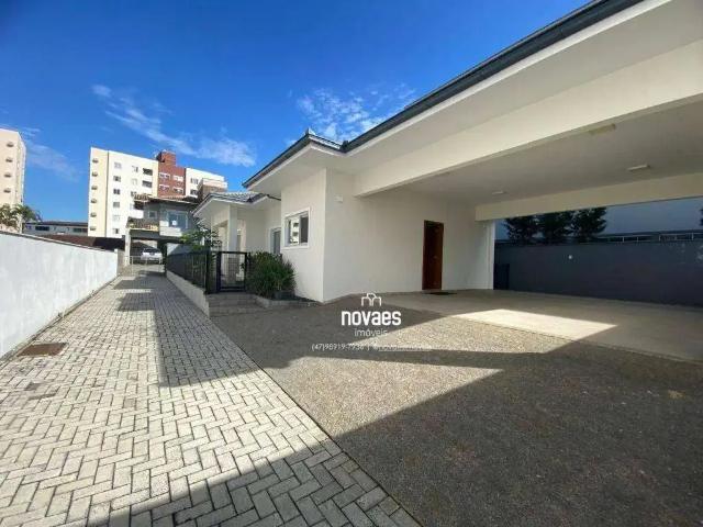 Casa / Sobrado para Locação em Joinville/SC Saguaçu 3 Quartos