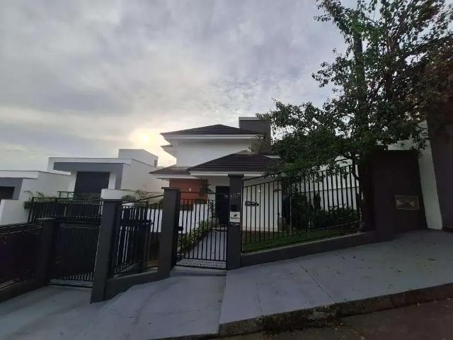 Casa / Sobrado para Locação em Joinville/SC Saguaçu 3 Quartos