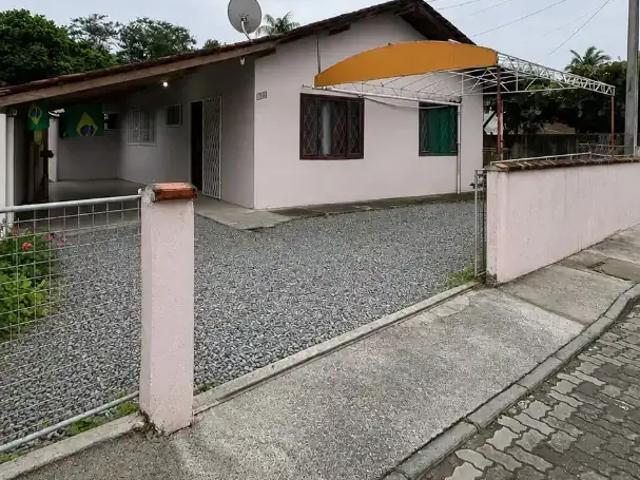 Casa / Sobrado para Locação em Joinville/SC Paranaguamirim 2 Quartos