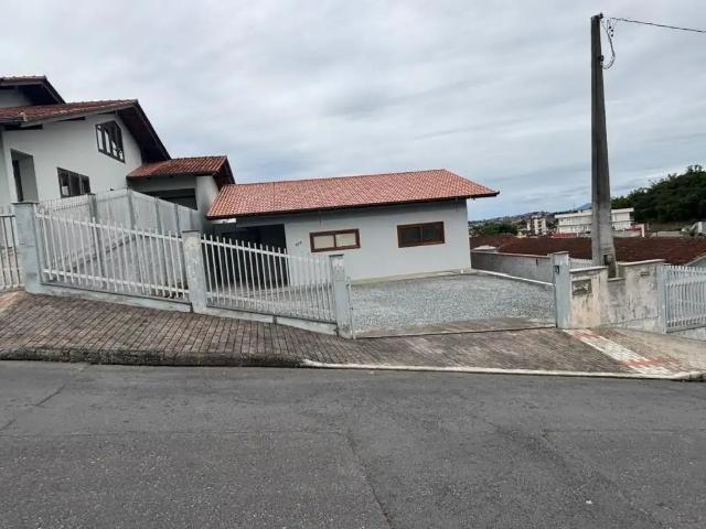 Casa / Sobrado para Locação em Joinville/SC Petrópolis