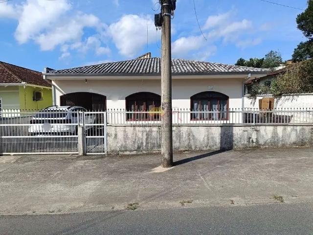 Casa / Sobrado para Locação em Joinville/SC Petrópolis 3 Quartos