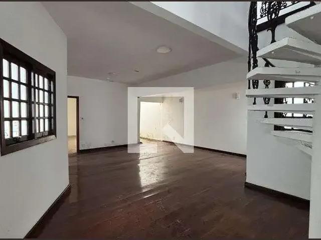 Casa / Sobrado para Locação em Jacareí/SP Centro 5 Quartos