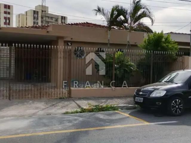 Casa / Sobrado para Locação em Jacareí/SP Centro 3 Quartos
