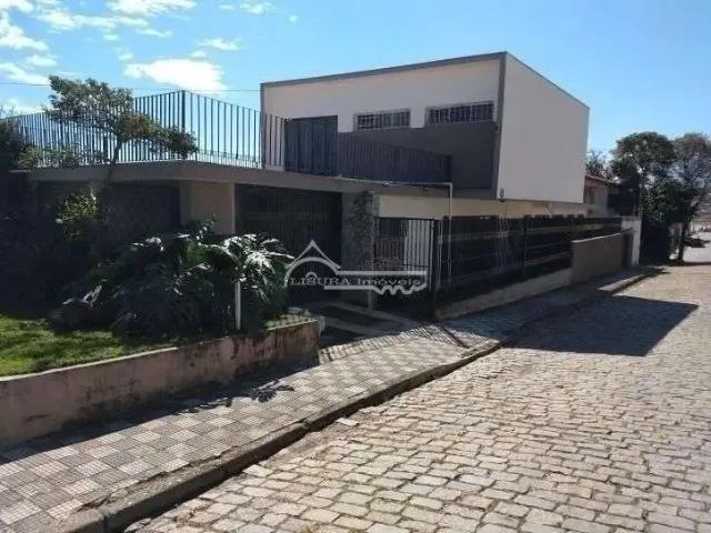 Casa / Sobrado para Locação em Jacareí/SP Centro 3 Quartos