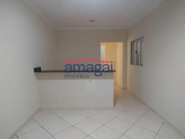 Casa / Sobrado para Locação em Jacareí/SP Cidade Salvador 2 Quartos