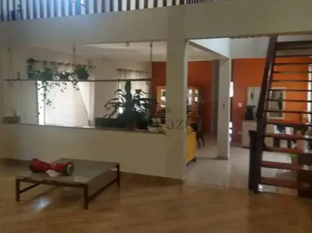 Casa / Sobrado para Locação em Jacareí/SP Jardim Terras de São João 3 Quartos