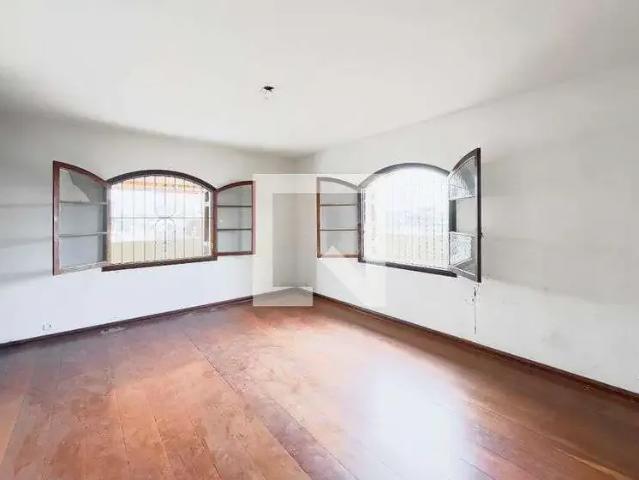 Casa / Sobrado para Locação em Jacareí/SP Jardim Santa Maria 3 Quartos
