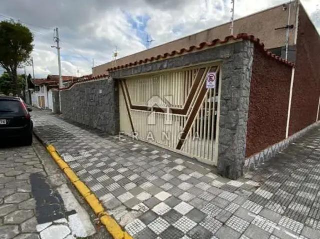Casa / Sobrado para Locação em Jacareí/SP Jardim Santa Maria 3 Quartos