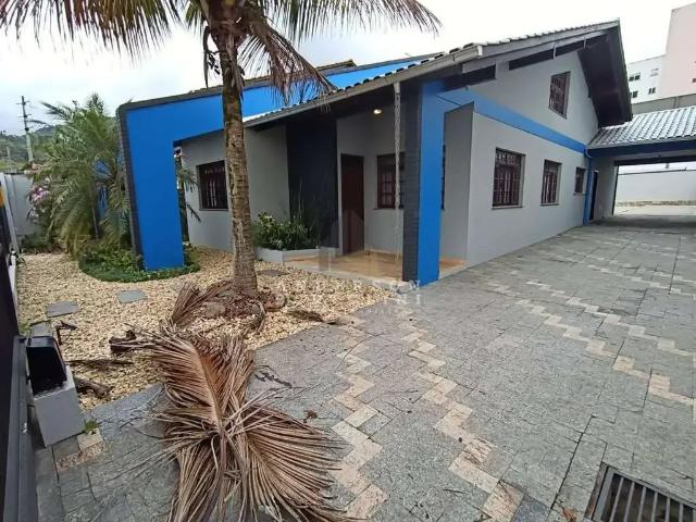 Casa / Sobrado para Locação em Jaraguá do Sul/SC Barra do Rio Cerro 5 Quartos