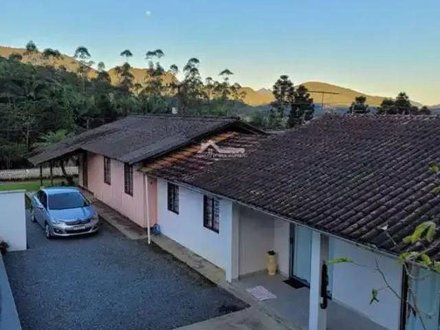 Casa / Sobrado para Locação em Jaraguá do Sul/SC Santa Luzia 5 Quartos